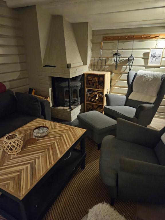 Stugan på kullen i Hemfjällstangen, Transtrand (preços atualizados para ...