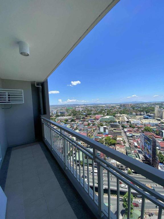2BR Condo Unit in Manila Pasig City near BGC Sunrise View Full Kitchen ...