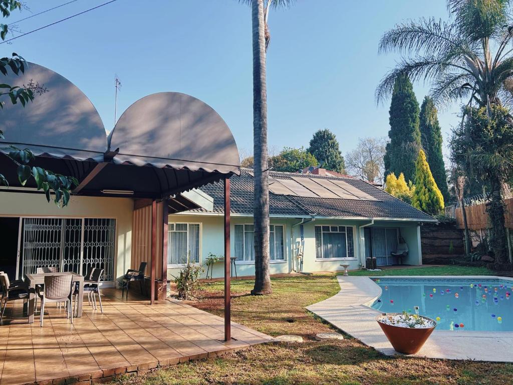 Spacious Entire House in Menlyn, Sleeps 8, Ideal for Groups, Pretoria ...
