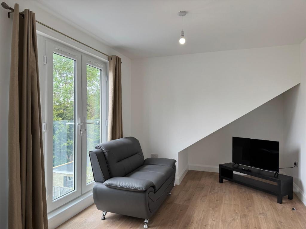 Beddington Park White House, Hackbridge (updated prices 2025)