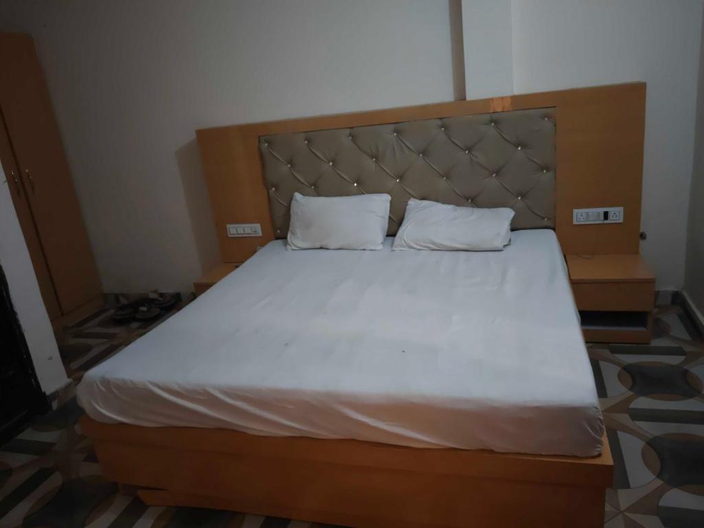 Hotel O Vinay Plaza & Restaurant, Ayodhya (updated prices 2026)