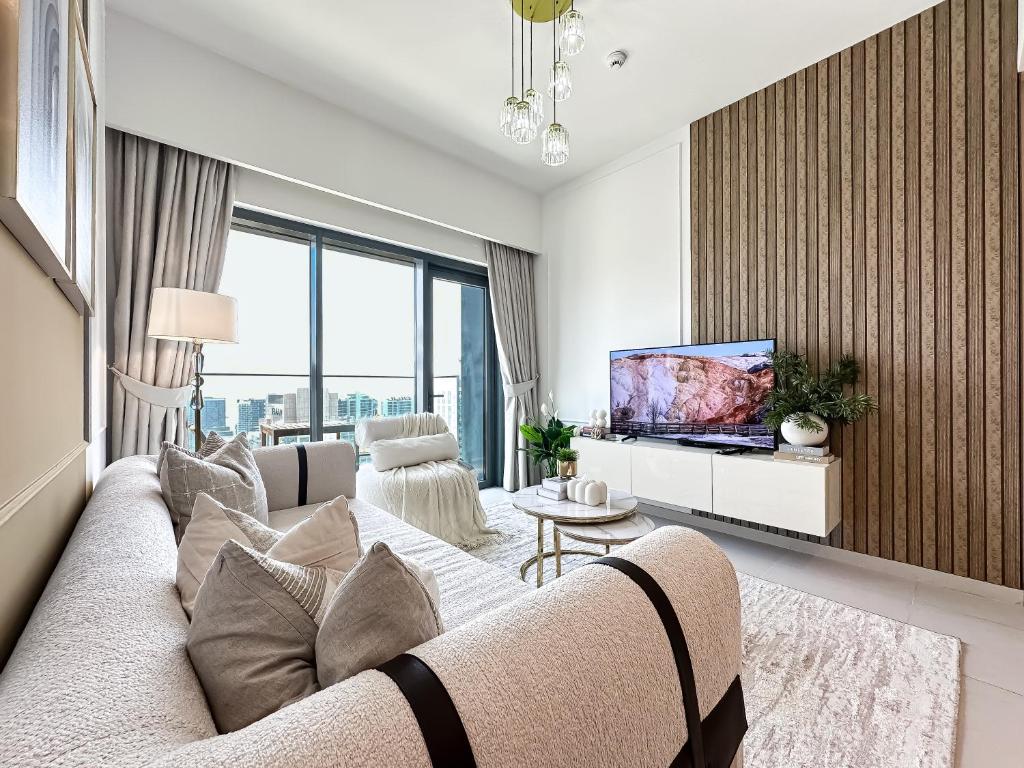 Trophy - Euphoria Eclipse Suite in 29th floor in Burj Royale, Dubai ...