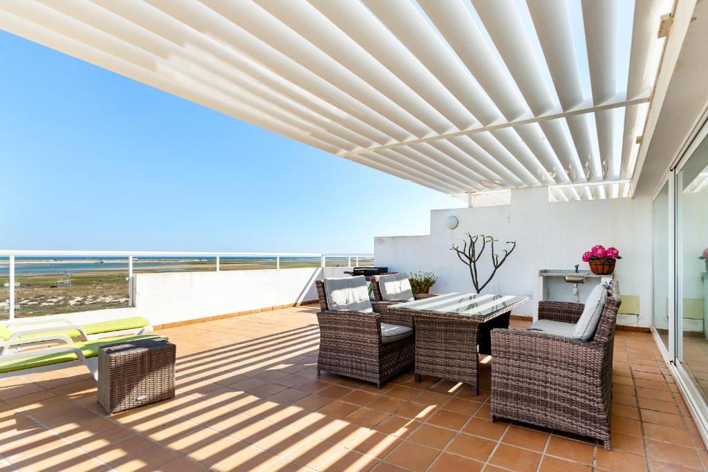 Seagull House - Ocean View Retreat with Pool, Fuzeta (updated prices 2026)