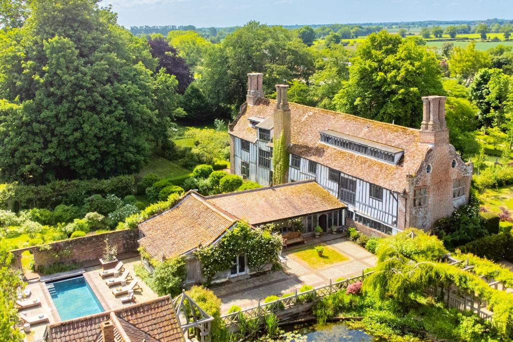 Spectacular thousand year old Medieval manor house - Flemings Hall ...