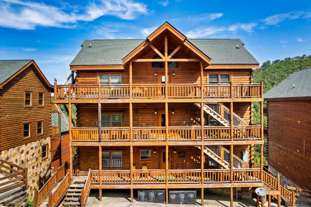 Mountain Paradise Lodge by Venture Smoky Mountains, Sevierville ...