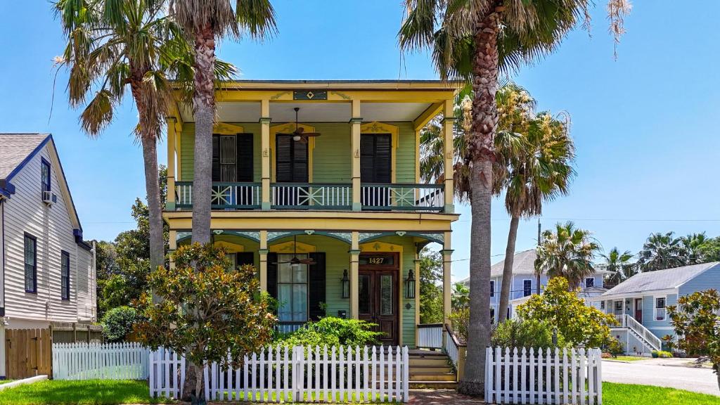 Your 1878 historic Shaw House awaits, Galveston (updated prices 2026)