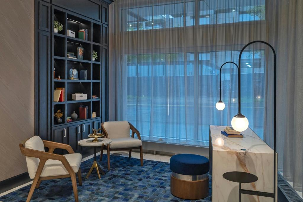 The Vanguard Ann Arbor, Autograph Collection, Ann Arbor (updated prices ...