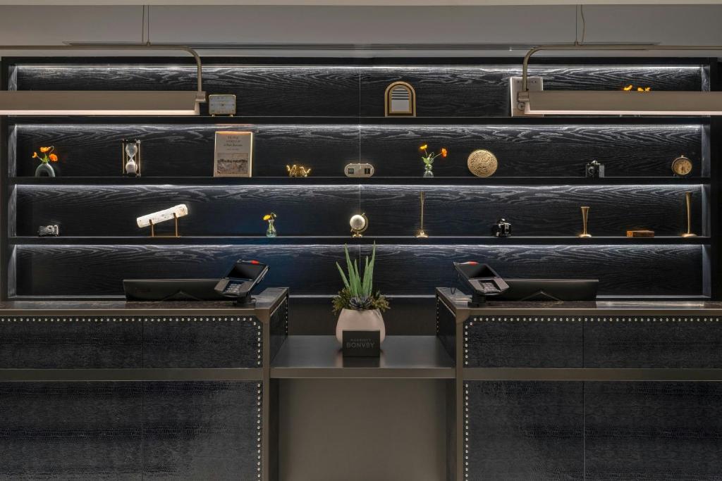 The Vanguard Ann Arbor, Autograph Collection, Ann Arbor (updated prices ...