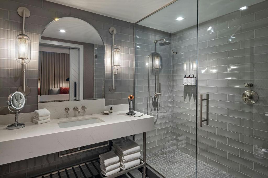 The Vanguard Ann Arbor, Autograph Collection, Ann Arbor (updated prices ...