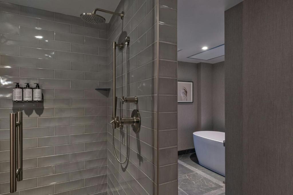 The Vanguard Ann Arbor, Autograph Collection, Ann Arbor (updated prices ...