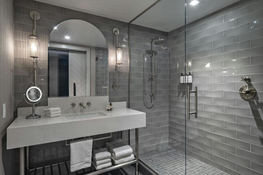 The Vanguard Ann Arbor, Autograph Collection, Ann Arbor (updated prices ...