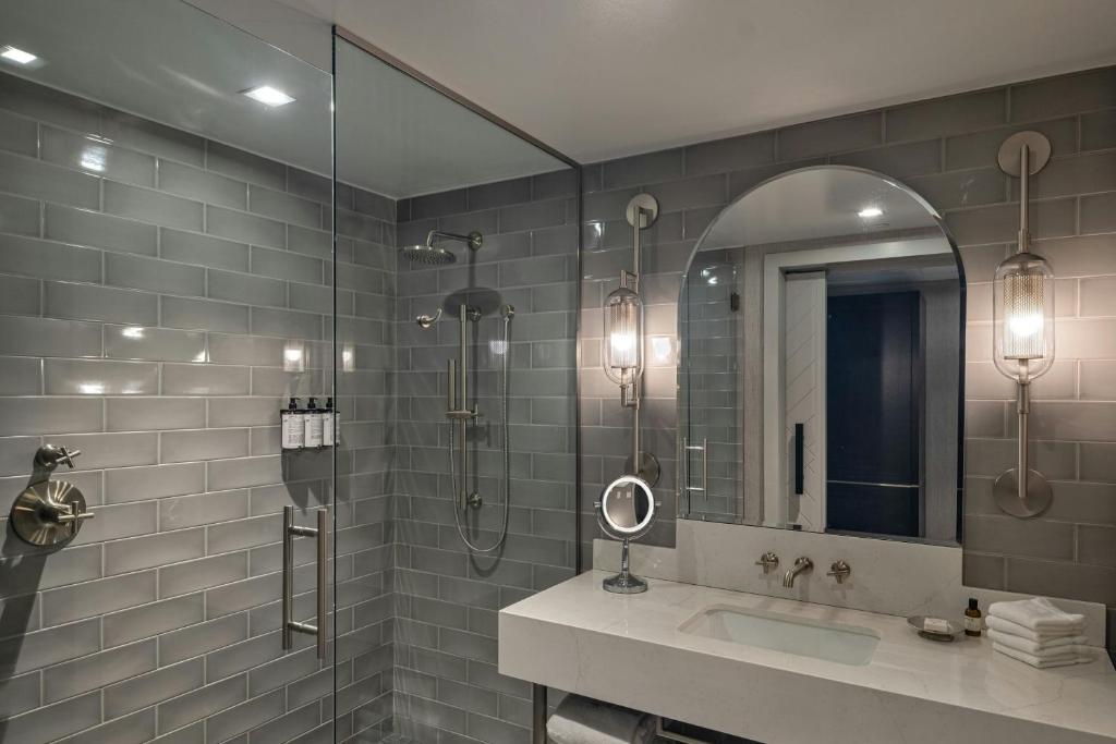 The Vanguard Ann Arbor, Autograph Collection, Ann Arbor (updated prices ...