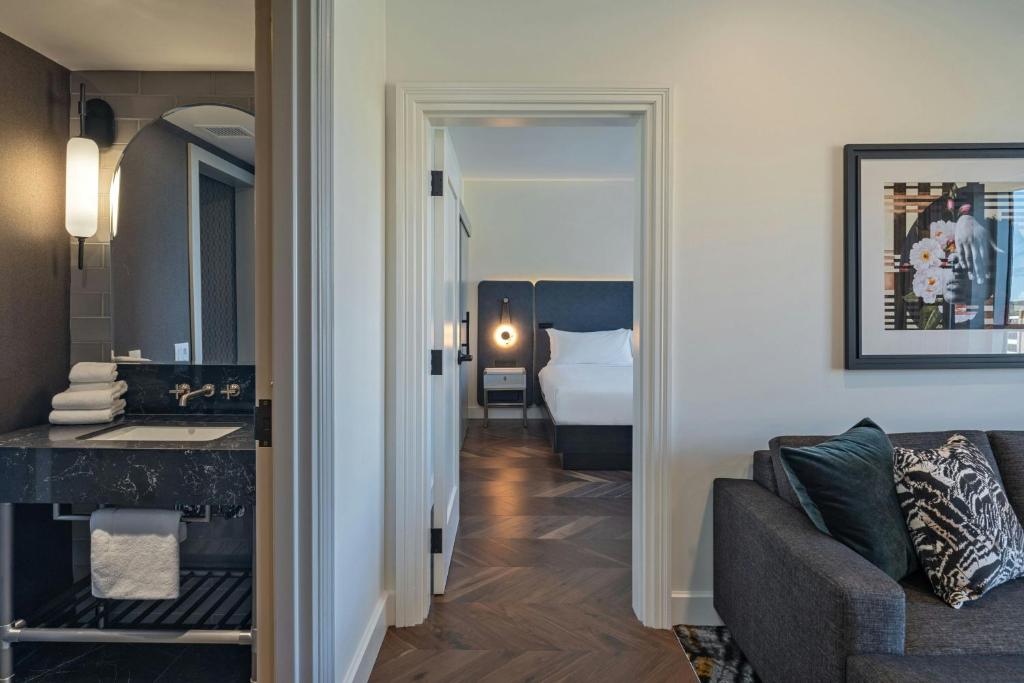 The Vanguard Ann Arbor, Autograph Collection, Ann Arbor (updated prices ...