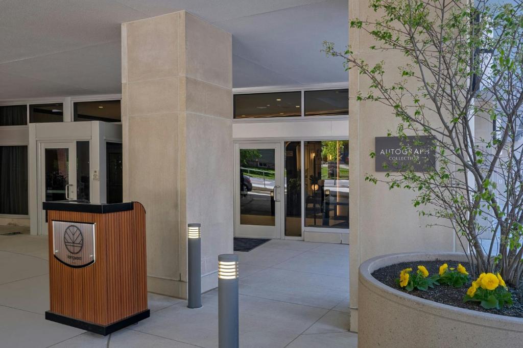 The Vanguard Ann Arbor, Autograph Collection, Ann Arbor (updated prices ...