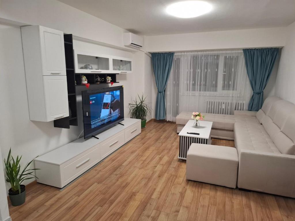 Apartment, 3 rooms, nearby Piata Victoriei and Gara de Nord, Bucharest ...
