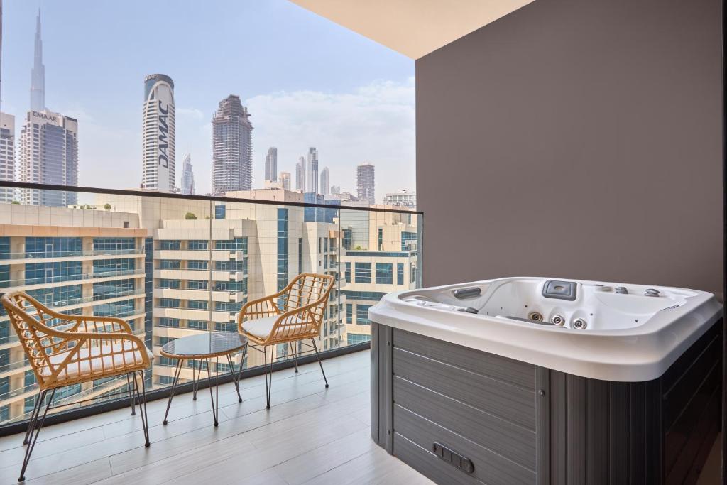 Jacuzzi Escape l Studio with Partial Burj View, दुबई की (2026 के लिए ...