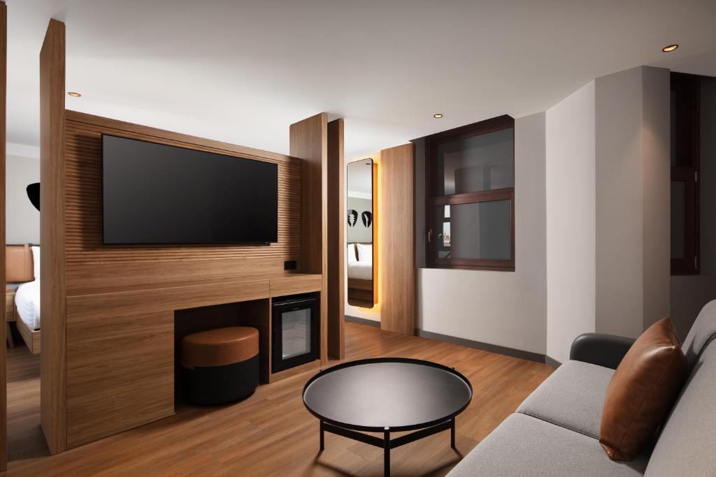 Moxy Istanbul Taksim, Istanbul (updated prices 2025)