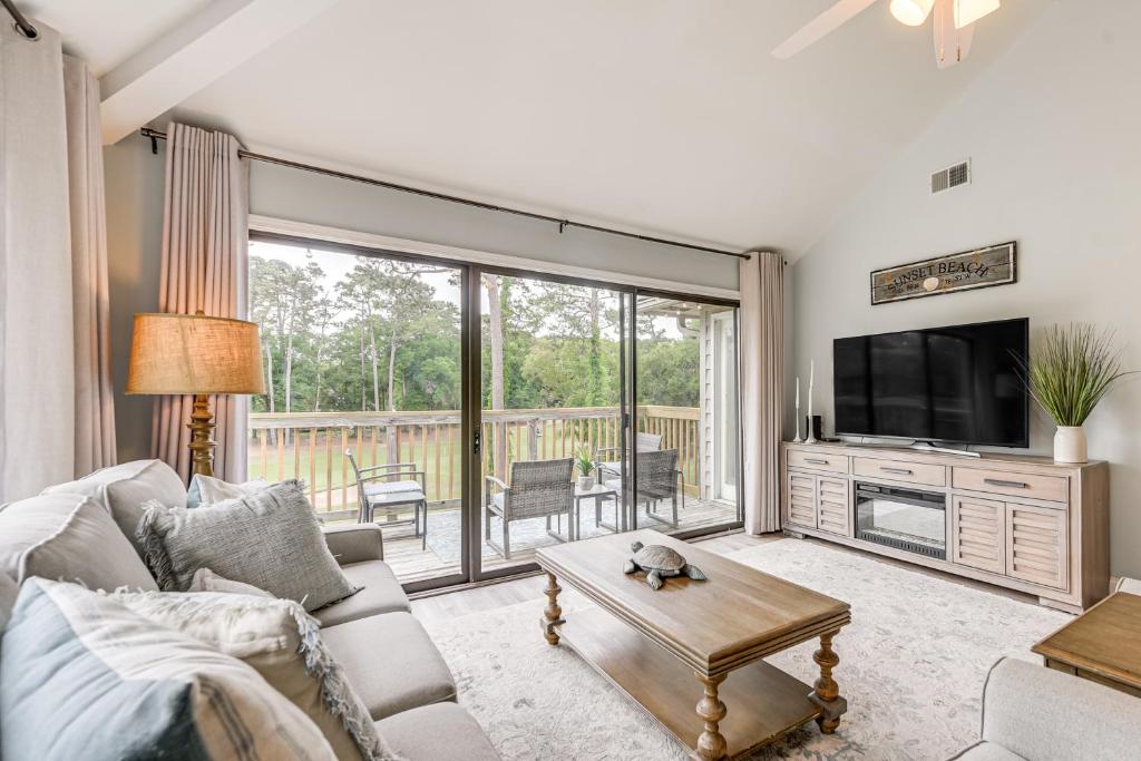 Bright Sunset Beach Condo with Golf Course View, Sunset Beach (updated ...