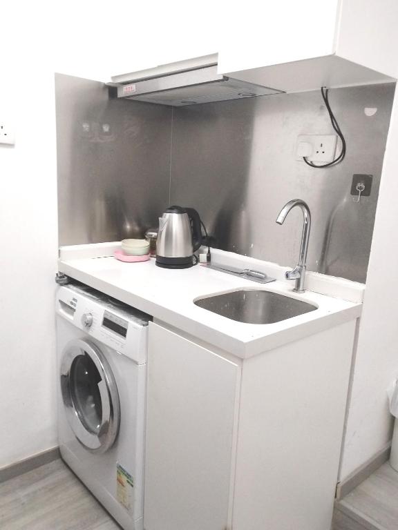 Newly renovated apartment with kitchenette and bathroom Washing machine ...