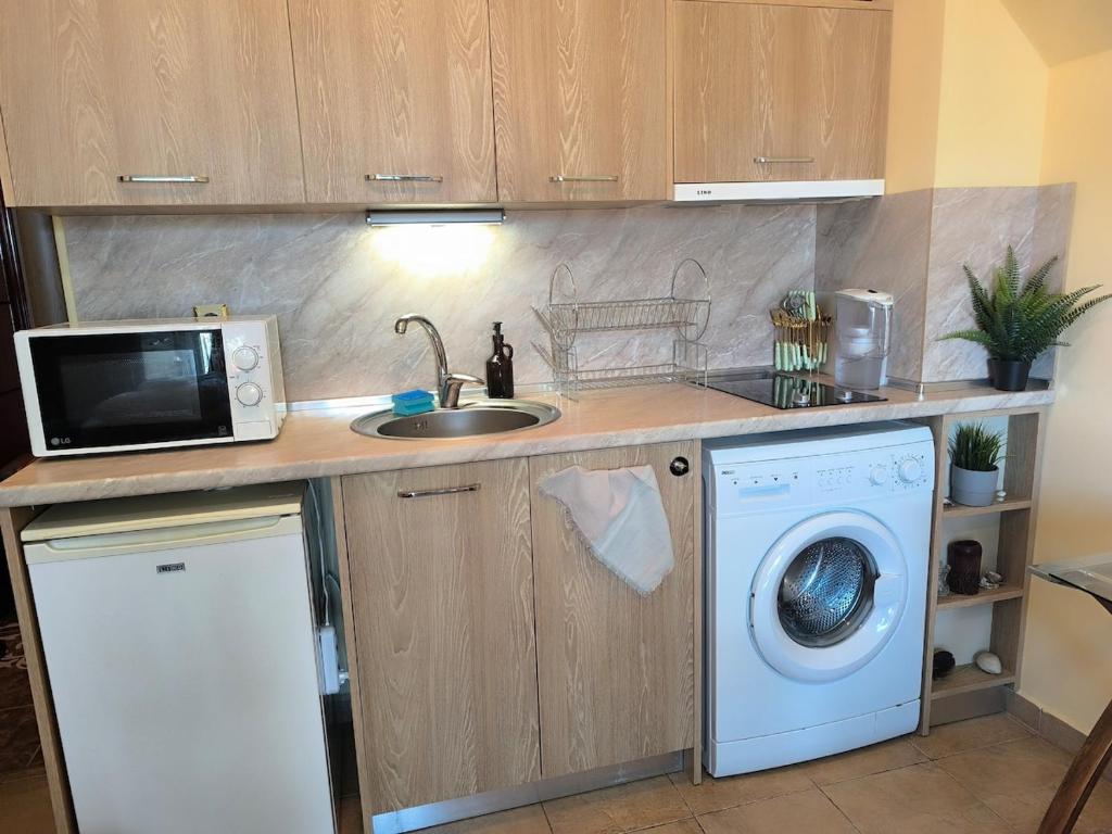 Golden Hermes, Studio z basenem, Sunčev Breg (ažurirane cene za 2025. godinu)