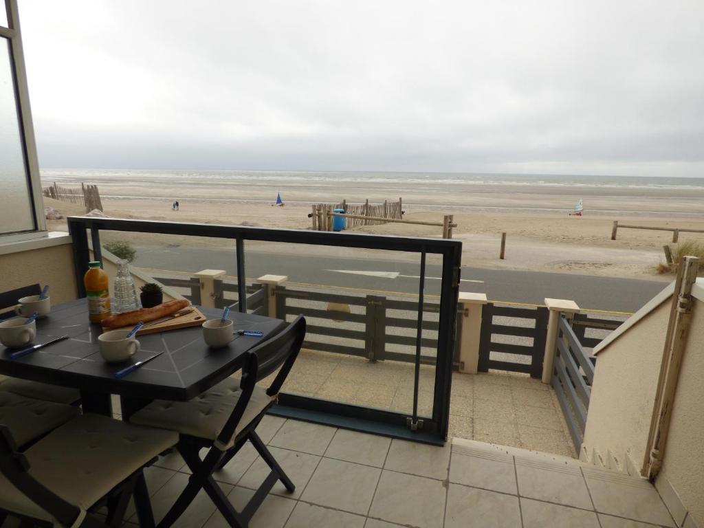 Les Pieds dans l'Eau, studio terrasse face mer, Fort-Mahon-Plage ...
