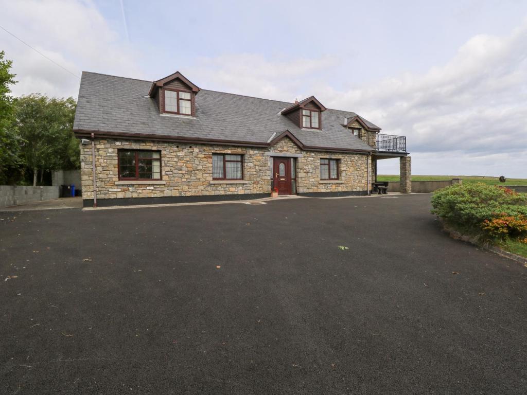 Doonalton House, Carrowmably (updated prices 2026)