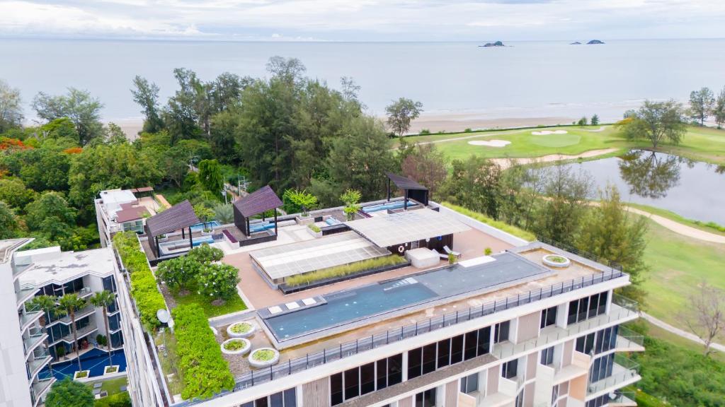 Beachside Chic Coastal Hideaway with Pool, Gym & View, Hua Hin (tarifs ...