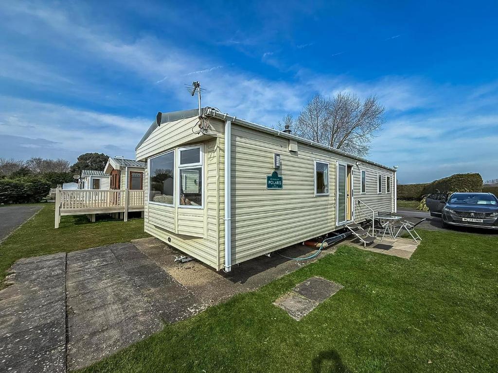 Spacious 8 Berth Caravan At Southview Holiday Park Near Skegness Ref ...