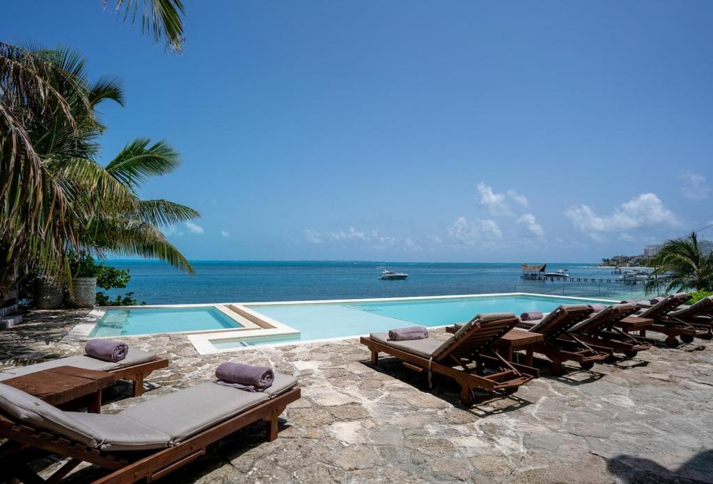 CasaZul, Luxury Beachfront Villa with Infinity Pool, Cancún (precios ...