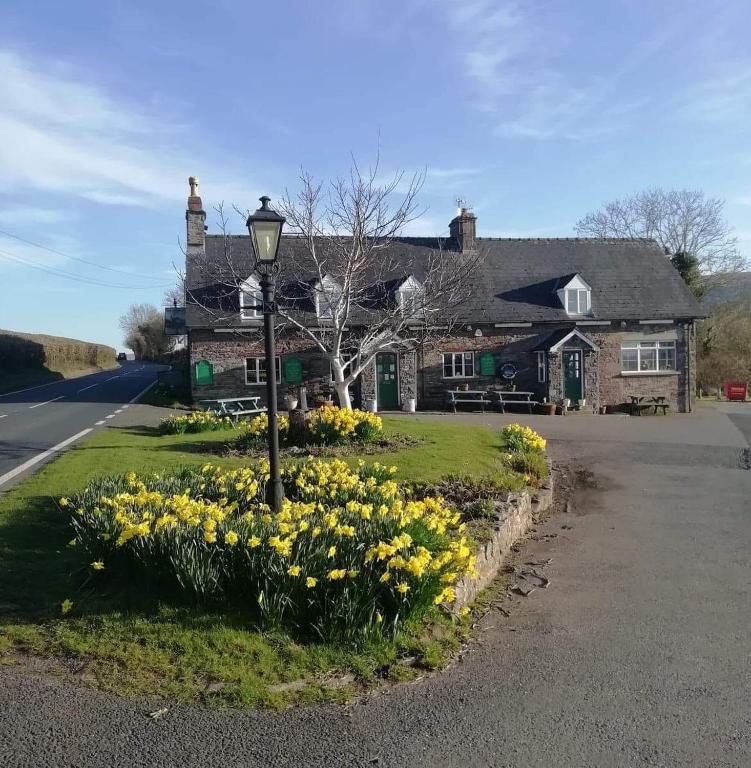 The Old Ford inn, Llanhamlach (updated prices 2026)