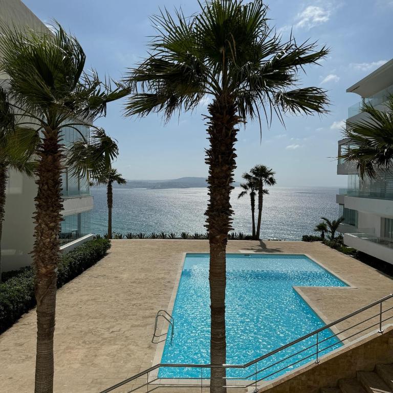 Beachside, pool access apartment in tangier, Tânger (preços atualizados ...