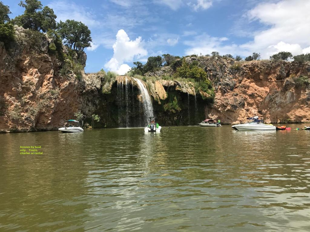 Oasis Lake Buchanan, Bluffton (updated prices 2025)