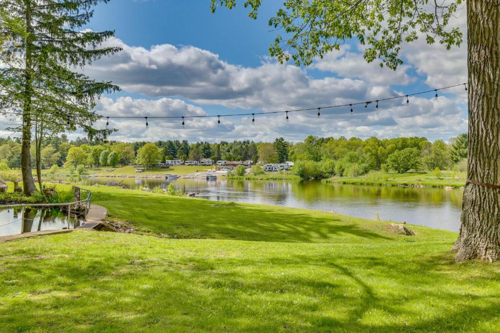 Hatfield Family Home on Lake Arbutus Boat and Hike, Neillsville (2025 ...