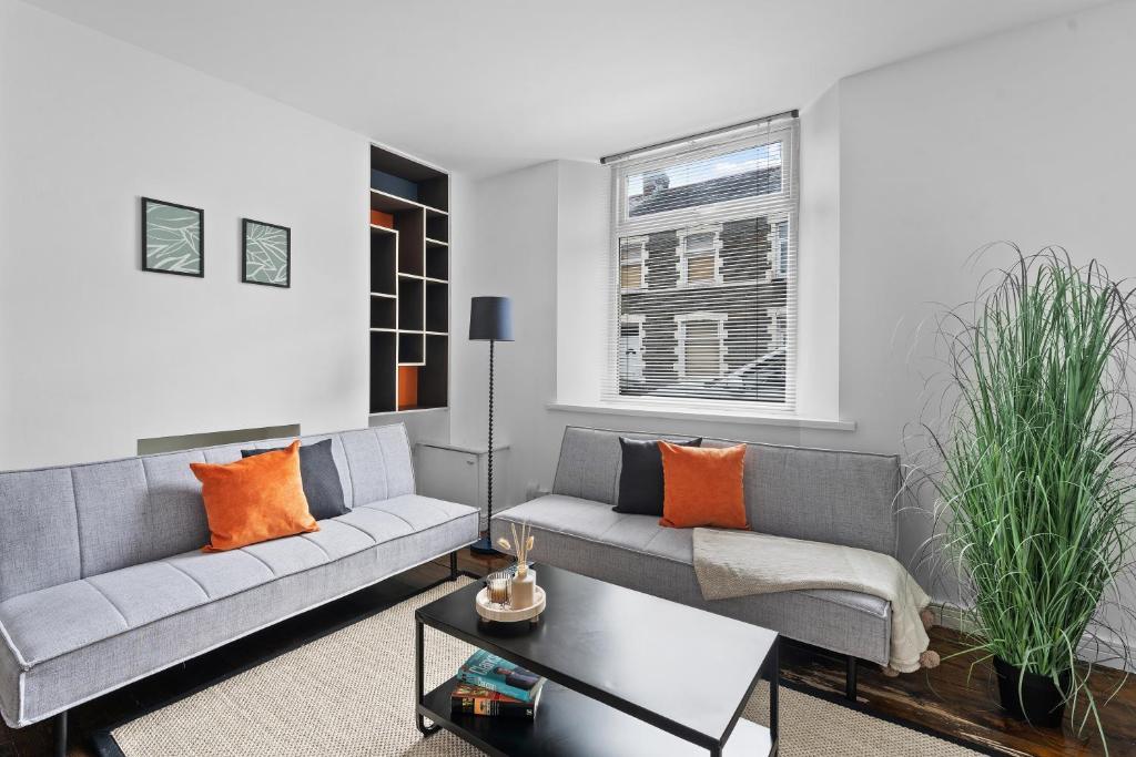 Stylish 1BR Close to City Centre with Parking Netflix Garden, Cardiff ...