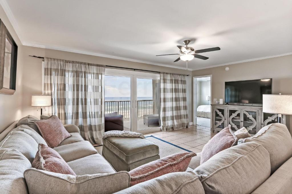 6th Floor Updated and beautiful Oceanfront condo with balcony fishing ...
