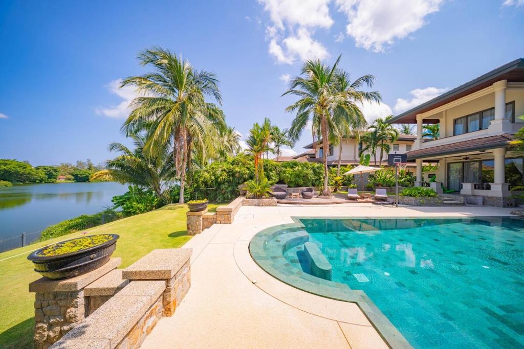 4BR Lakeshore Pool Villa in Laguna Bangtao, Laguna Phuket (preços ...