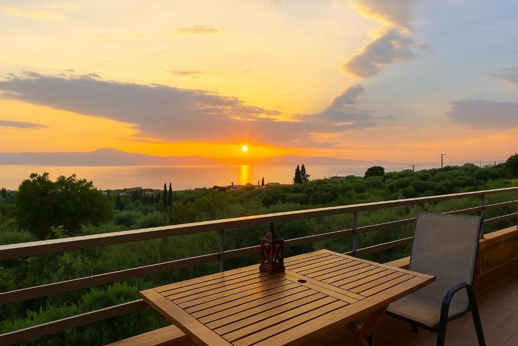 Spacious Cottage - Panoramic Sea & Mountain Views, Ano Doloi (precios ...