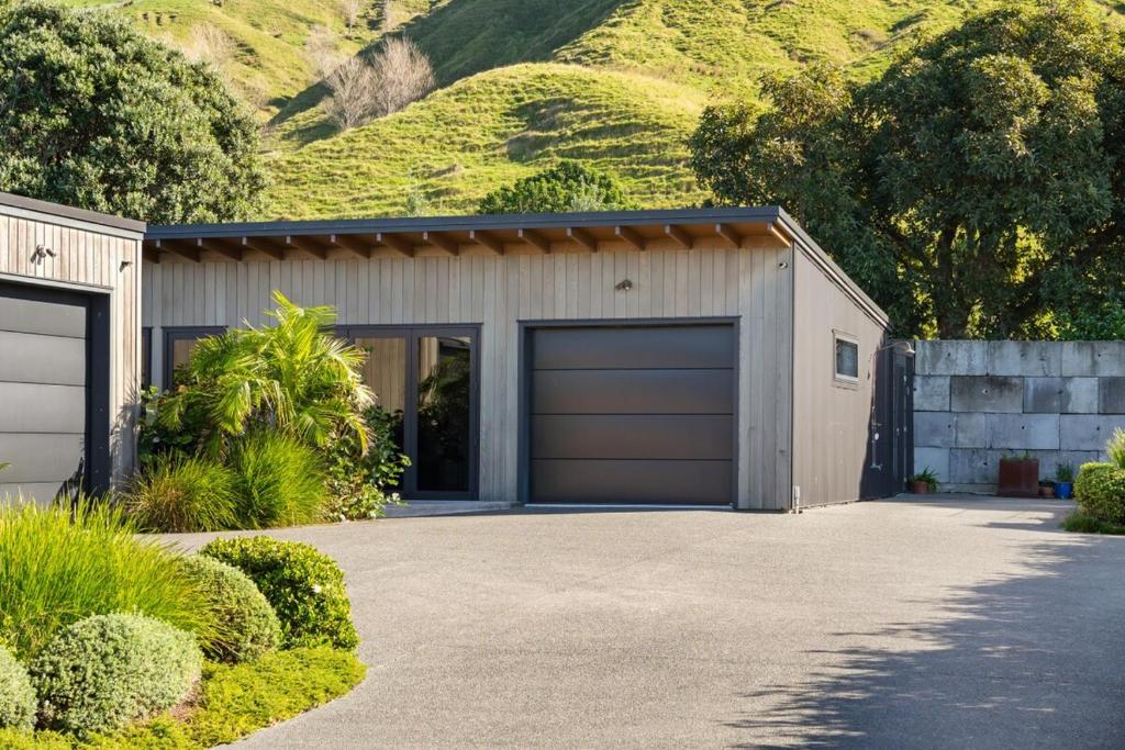120m to Wainui Beach - Modern Coastal Unit, Gisborne (vuoden 2025 ...