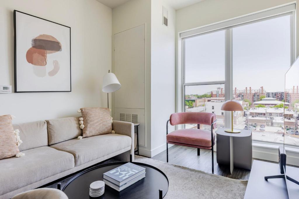 Blueground Elmhurst pool nr Elmhurst Art Museum CHI-1265, Chicago ...