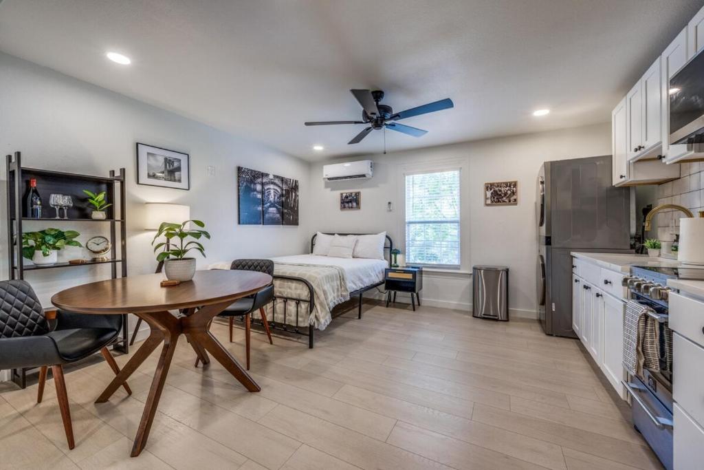 The Vanderbilt Mansion Apt 12 Near Downtown & TWU, Denton (updated ...