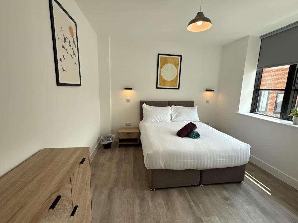 High quality 2 bedroom 2 bathroom First floor centrally located - 3 ...