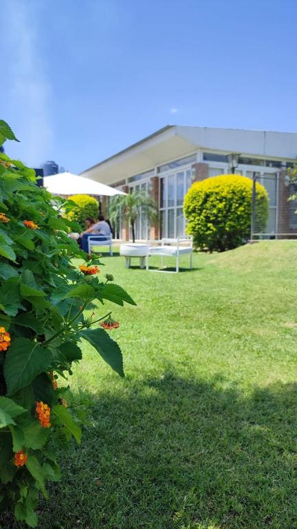 Casa y Deptos hasta 14 personas a minutos del del estadio, nodo tecnologico, y quincho de los ...