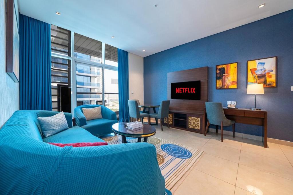 Luxe 1BR 5Star w & Infinity Pool Canal & Burj views, Dubaj ...