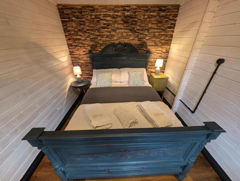 The Malvern Hills, Courtyard Cabins,Tom Cabin, Great Malvern (updated ...