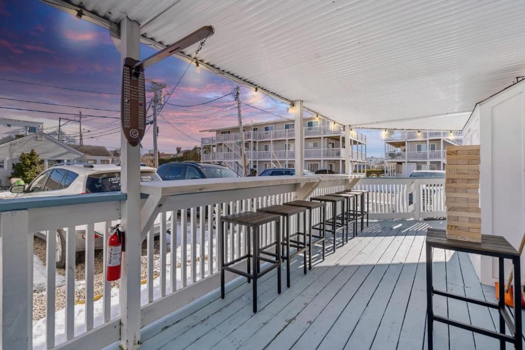 Shangri-La Escape-Steps to Beach and Marina-AC, Hampton (updated prices ...
