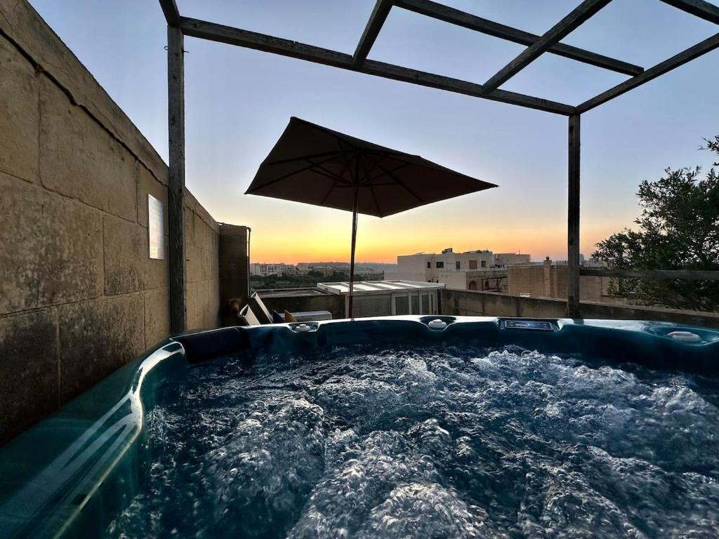 Mohba Townhouse, Private Roof Top Jacuzzi, Garden, BBQ by Haven & Keys ...