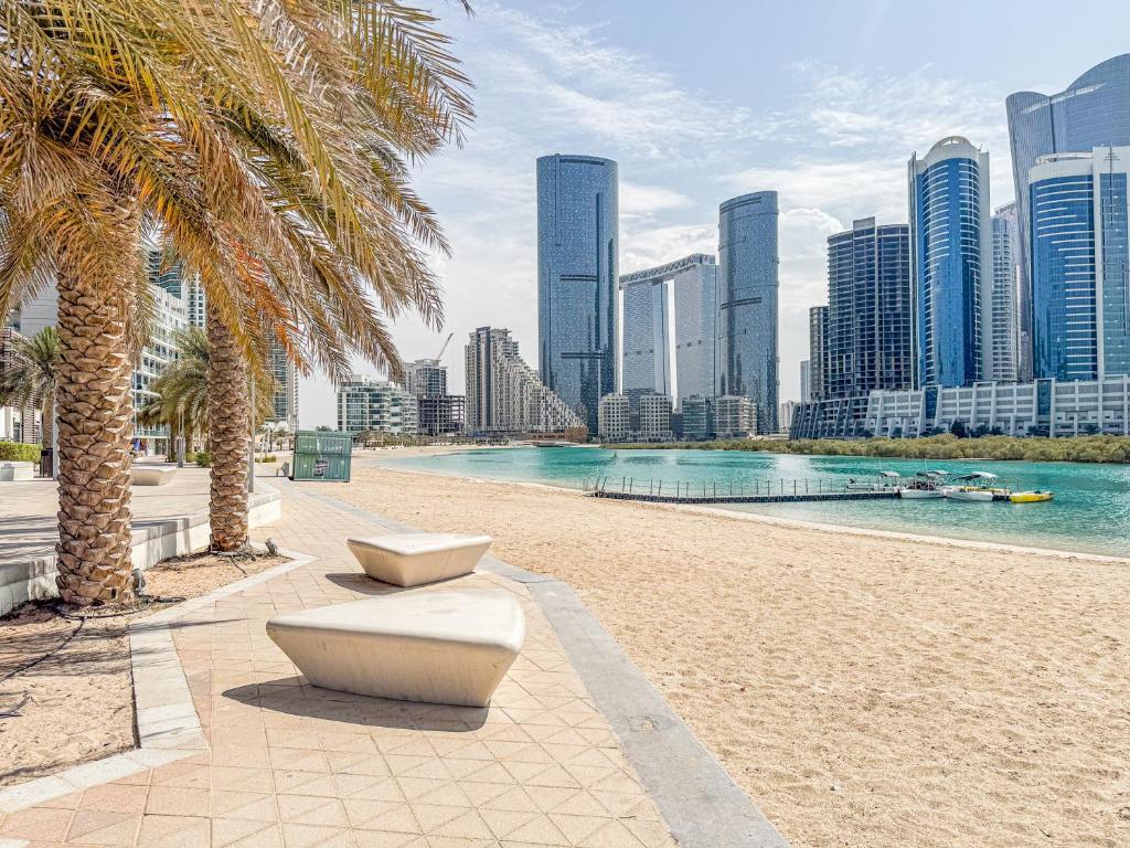 Families & Groups Paradise - 3 min walk to Reem Central Park and Beach ...