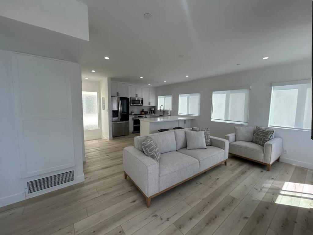 MB Modern Sand Section Sea View, Manhattan Beach (updated prices 2025)