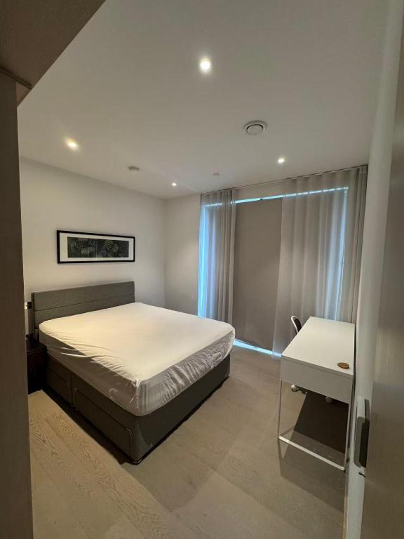 Battersea Luxury 2B2B flat,SkyPool,Central London, London ...