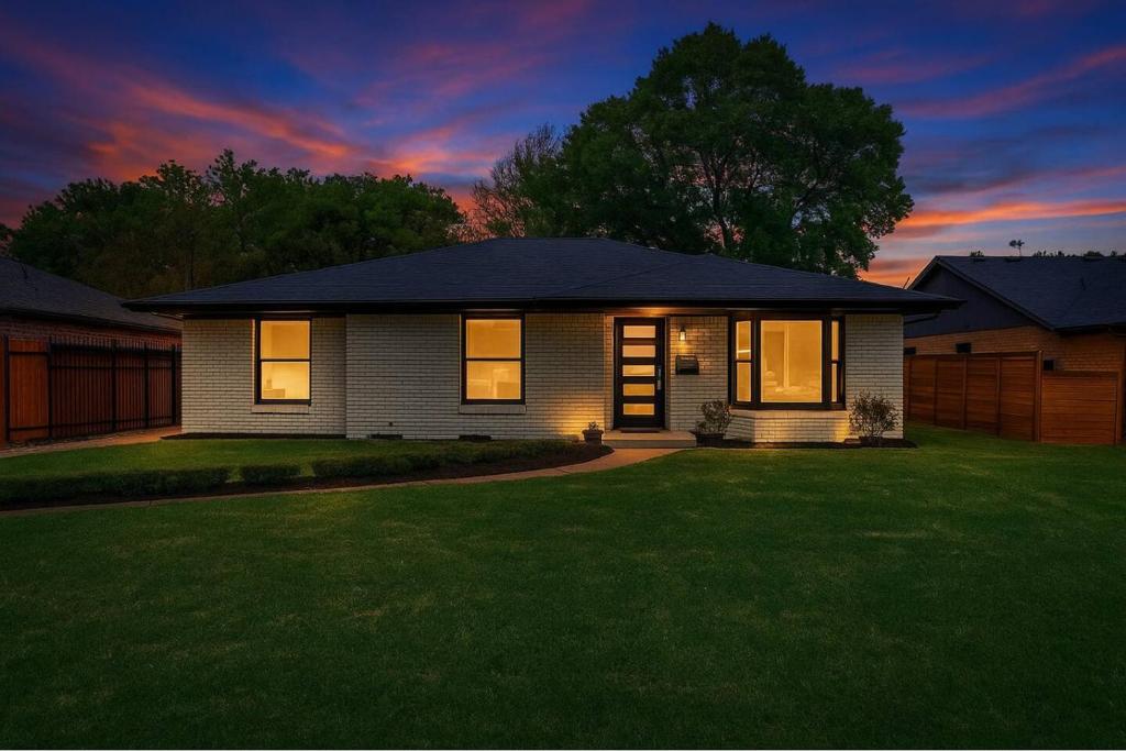 Play and Stay Dallas Home with Gym Gameroom and WiFi, Dallas (precios ...